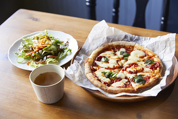 【クーポンあり／Forest cafe & dining】アンティークな雰囲気のカフェで、高槻産の素材を使ったランチ＆デザート | City ...