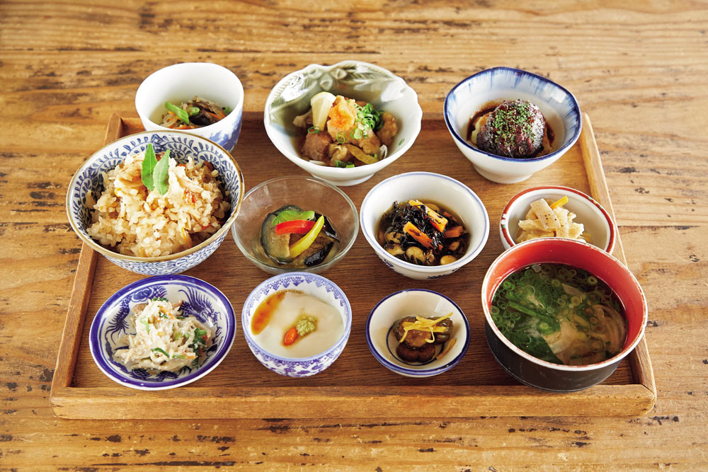 【CAZI CAFE】季節の食材を盛り込んだ バラエティ豊かな料理を古民家で | City Life NEWS